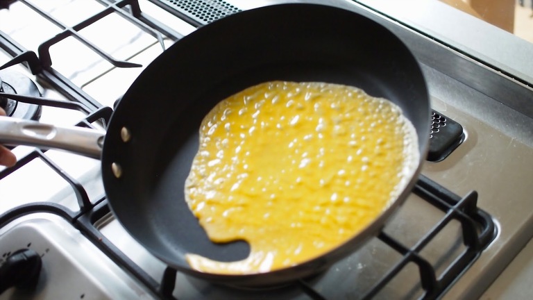 Usuyaki Tamago (Egg Crepe) & Kinshi Tamago (Shredded Omelet) for Sushi ...