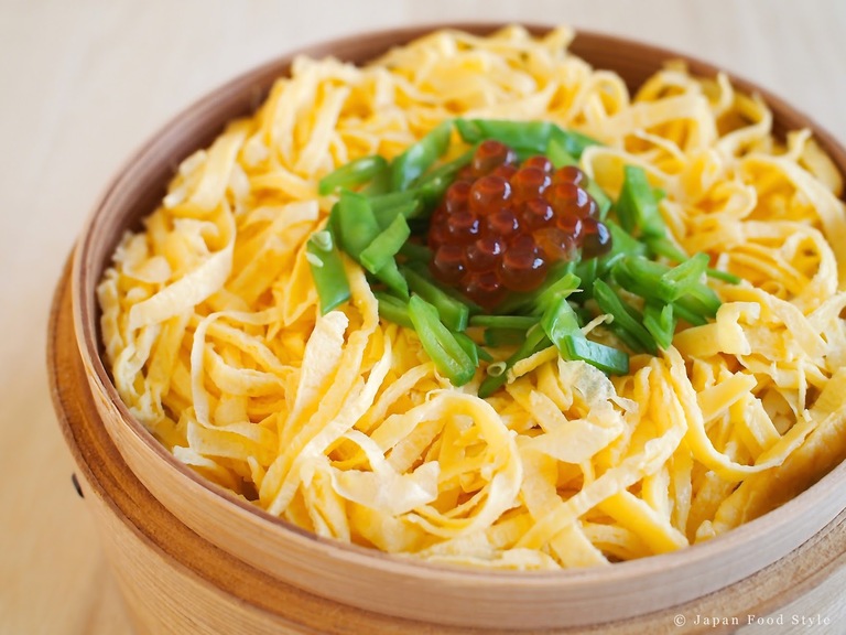 Usuyaki Tamago (Egg Crepe) & Kinshi Tamago (Shredded Omelet) for Sushi ...
